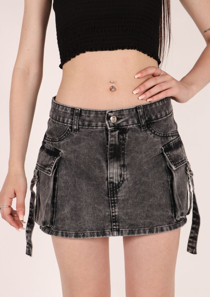 Pollera mini cargo rígido negro nevado ruedo normal - B-ludenim / JEANS ...